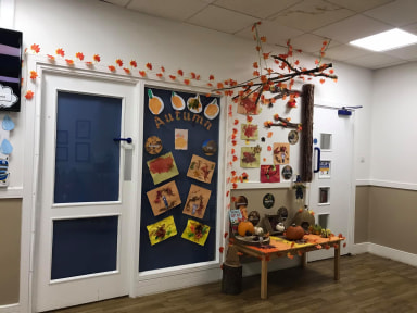 Nottingham nursery children create Autumn display