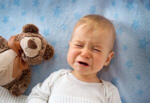 Is controlled crying for baby sleep training harmful? | Pros & cons